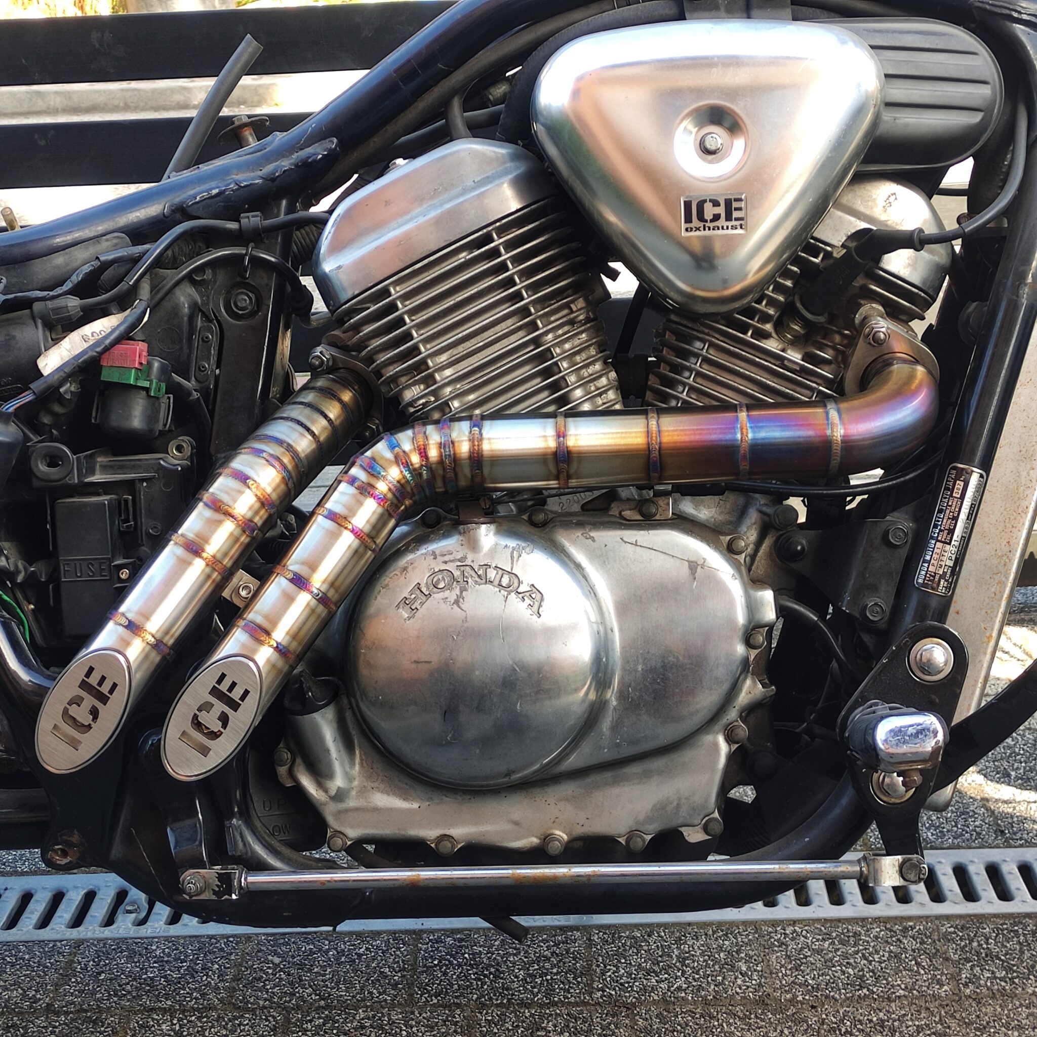 Honda Shadow VT600 Custom 2 – ICE EXHAUST – Ręcznie wykonane układy ...